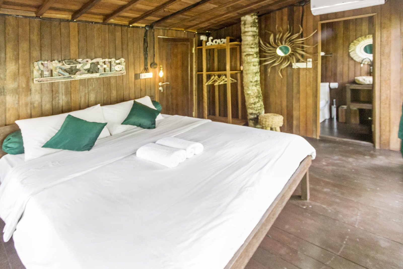 The Ubud Treehouse - Stay close to nature, Next to the Yoga BarnUbud